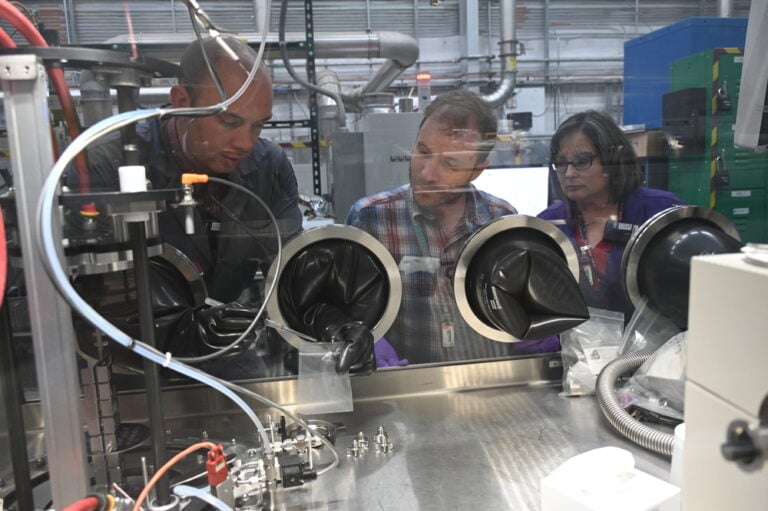 U.S. researchers fabricate commercial grade uranium dioxide HALEU fuel ...