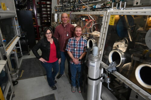 U.S. researchers fabricate commercial grade uranium dioxide HALEU fuel ...